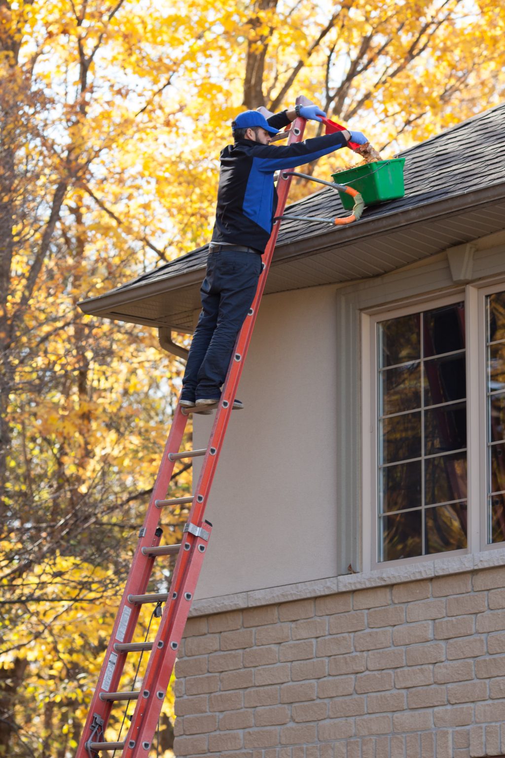 Eavestrough Cleaning Ottawa | Gutter Cleaning | Glassmate